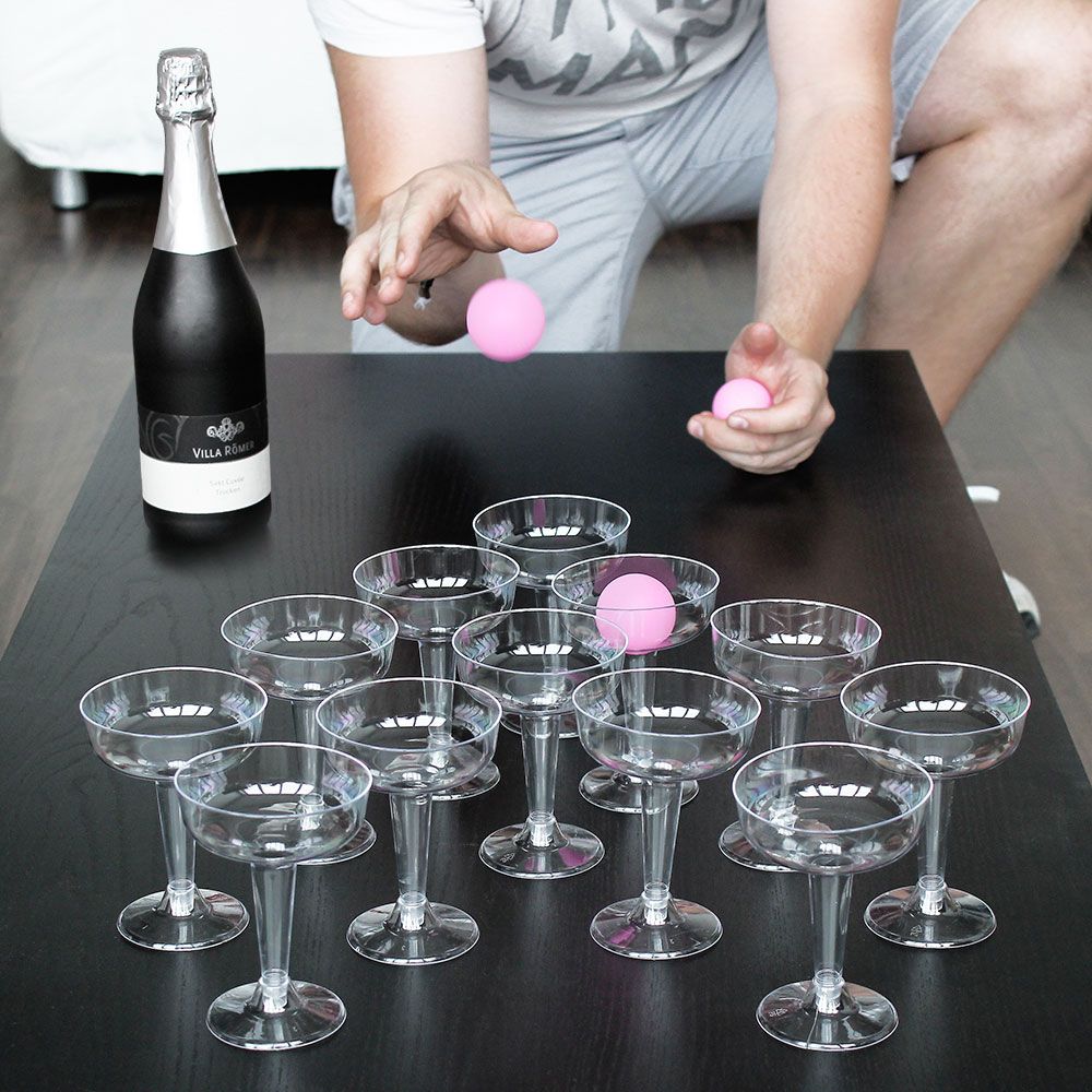 Bier Pong - Prosecco Edition, Mädels an die Front!